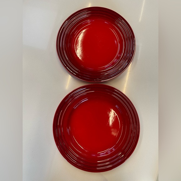 Le Creuset | Kitchen | Le Creuset Cerise Cherry Red 2 Dinner Plates 12 ...